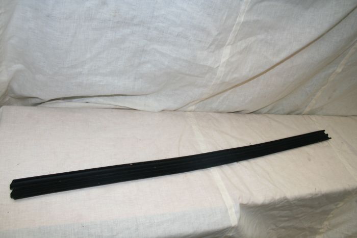 Universal use flexible sliding window channel STY071