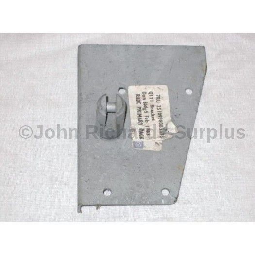 Land Rover tailgate bracket 335830