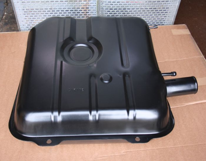 Land Rover Early Defender 110 Fuel Tank With Damage NRC7570 Clearance ...