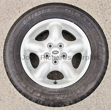 Freelander Alloy Wheel and Goodyear 215 / 65 R16 Tyre RRC112310